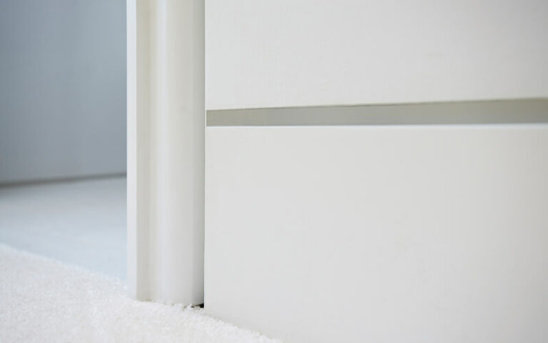 Innova+® Frameless Pivot Doors - Selo