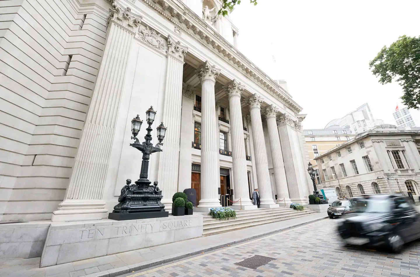 10 Trinity Square - Selo